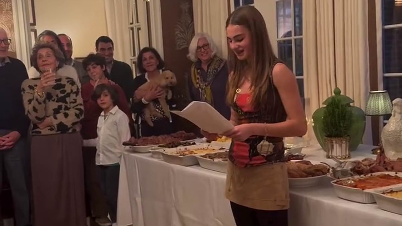 Table full of Thanksgiving food comes crashing down to the ground ...