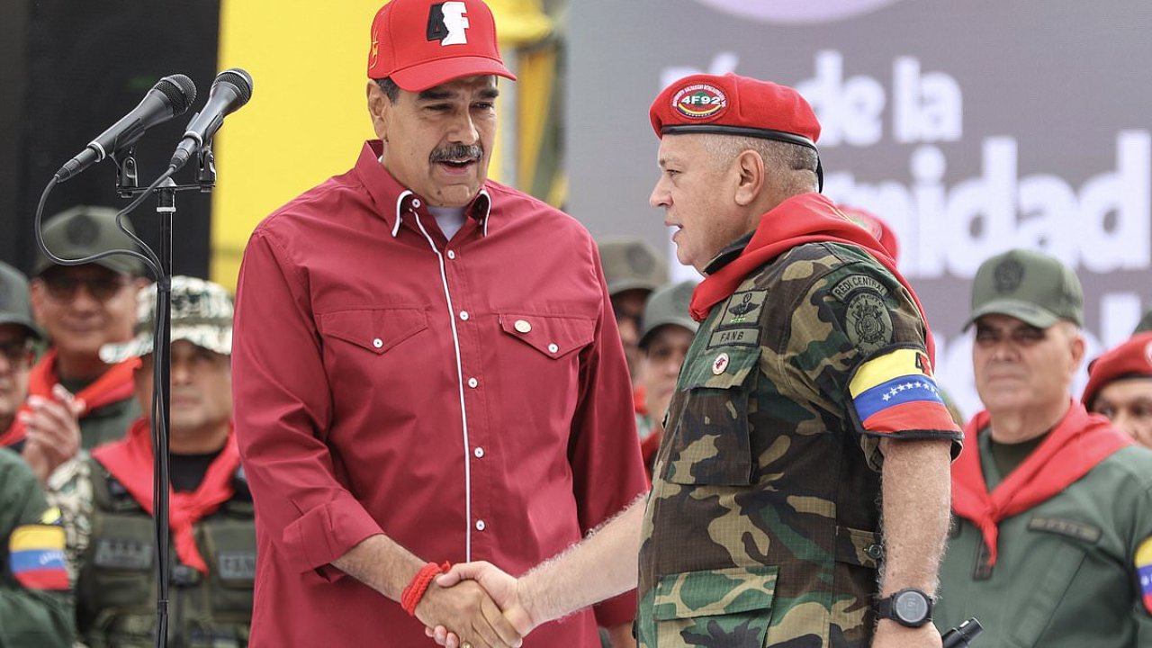 USS Gerald R Ford is a HOAX: Insiders reveal psy-op off Venezuela - www ...