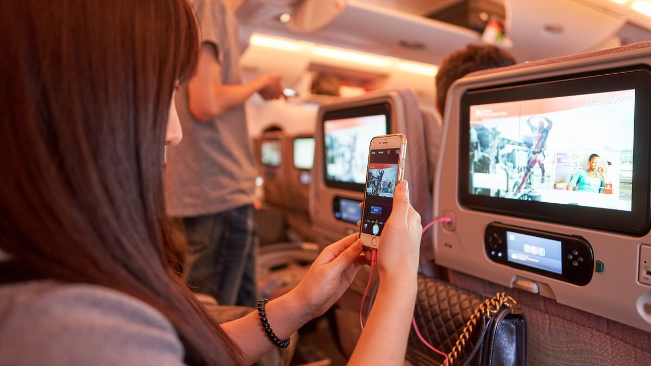 'World's best airline' to roll out free ultra-fast Wi-Fi across fleet ...
