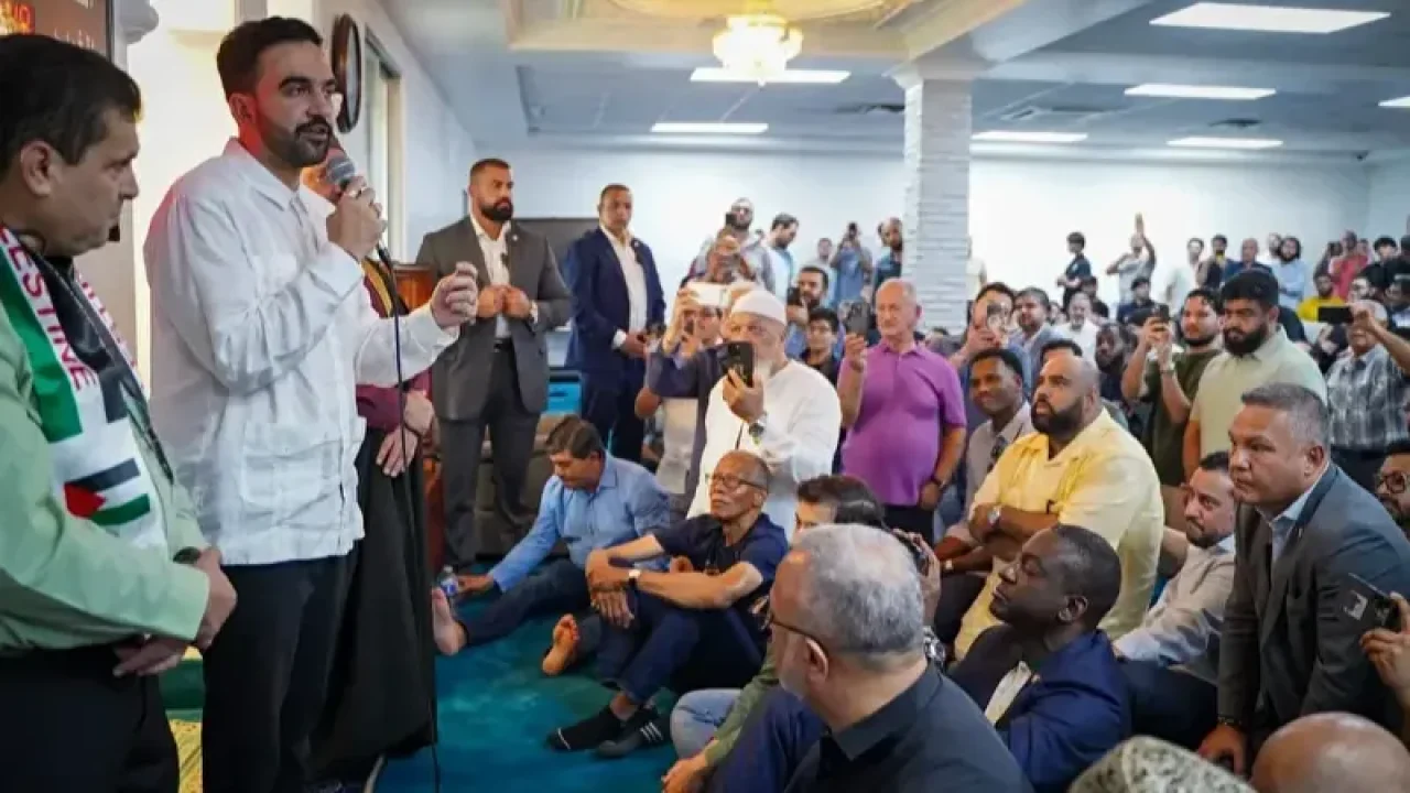 New York Belediye Başkanı Zohran Mamdani Cuma namazında hadisle mesaj ...