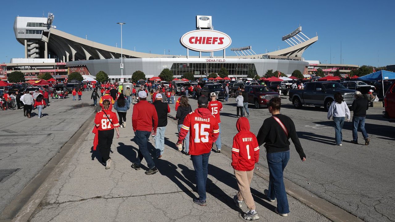 Chiefs fans blast team's 'dumb' move to leave Arrowhead - ABDPost.com ...
