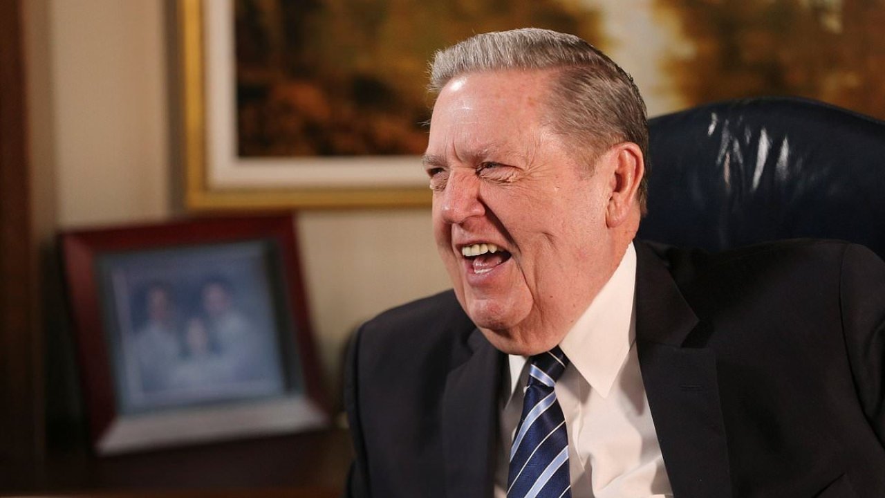 Controversial leader of Mormon Church Jeffrey R. Holland dies aged 85 ...