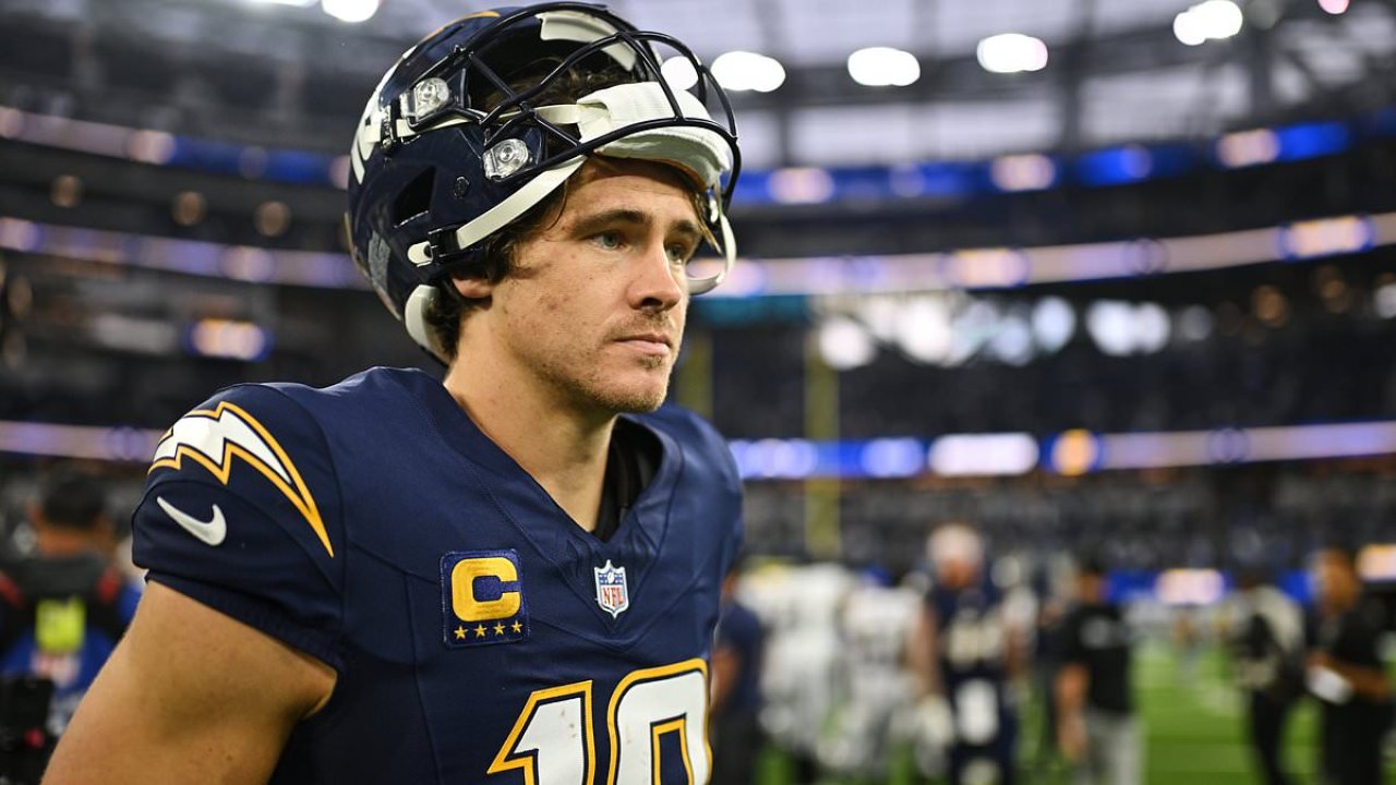 Justin Herbert set to have surgery after breaking bone in his hand ...