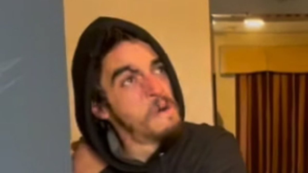 Nickelodeon vet checks into hotel room with the help of ex-costar - ABDPost.com Amerika'dan Haberler