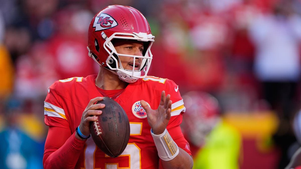 Strahan makes shock Mahomes prediction that would stun the NFL ...