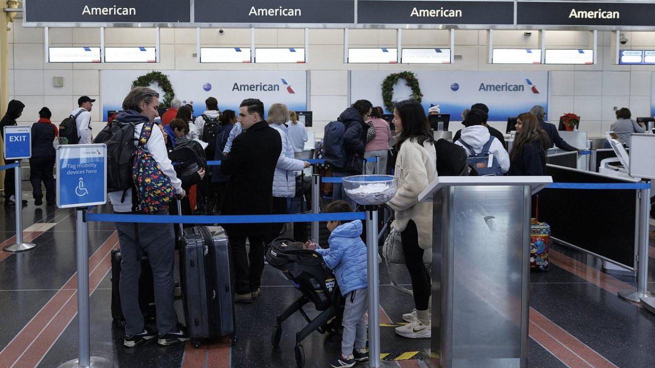 Thousands of Xmas flights canceled as most problematic route revealed ...