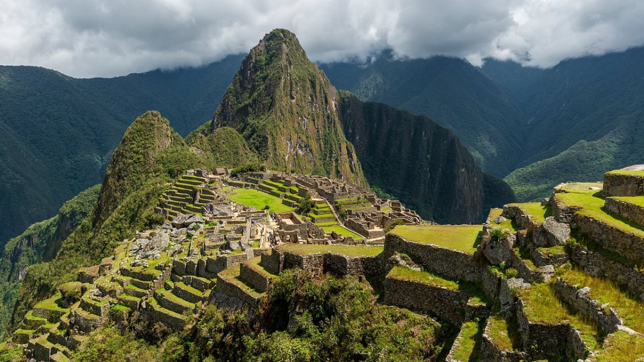 Tourists among the hurt after trains crashed head-on near Machu Picchu ...