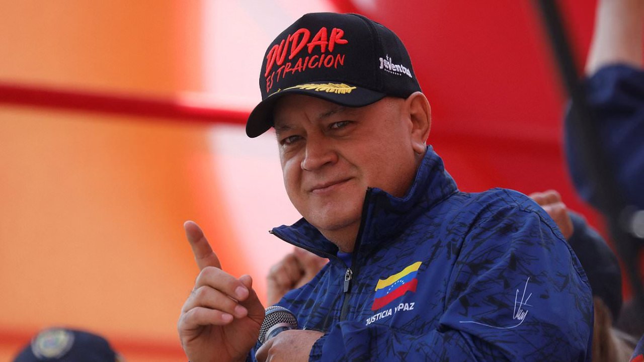 Huge $25MILLION reward offered for capture of Maduro's right-hand man ...