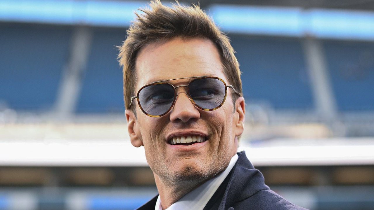 NFL legend Rob Gronkowski spills the tea on Tom Brady's single life ...