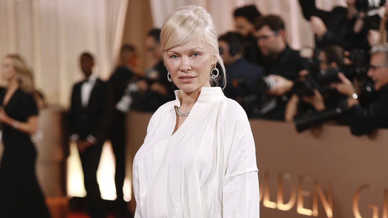 Pamela Anderson back to blonde bombshell roots at 2026 Golden Globes ...