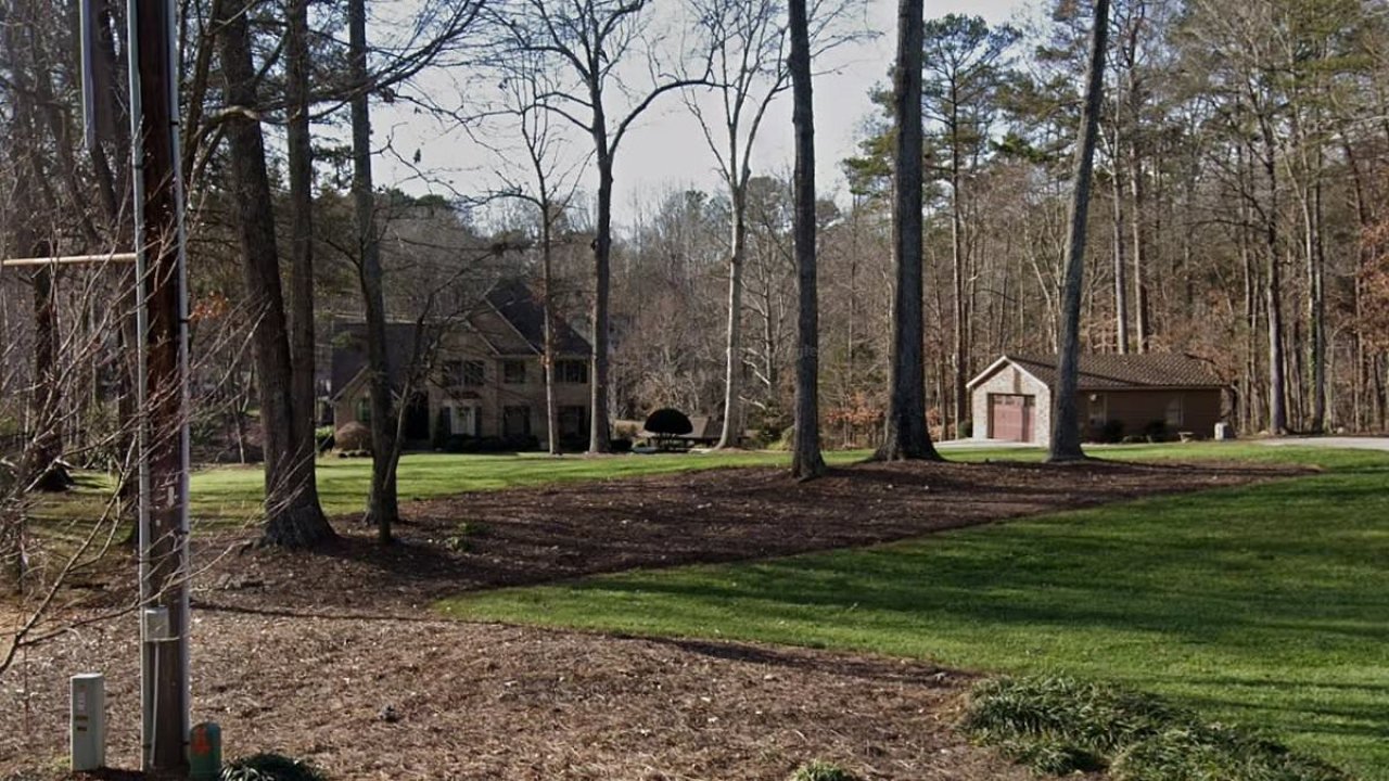 Thieves steal $30K from NASCAR icon Greg Biffle's home after his death ...