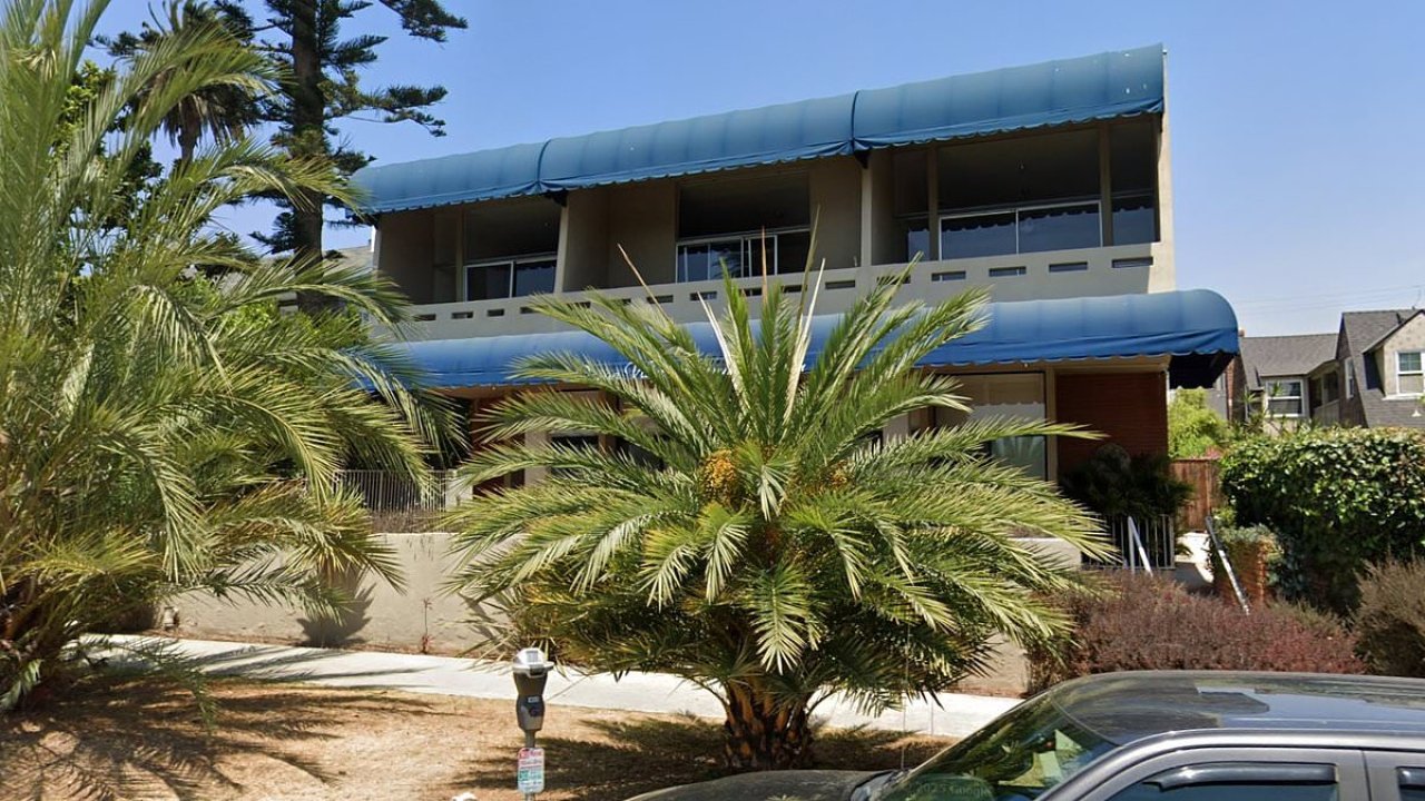 Wealthy locals outraged as 'sober living facility' moves in 50 people ...