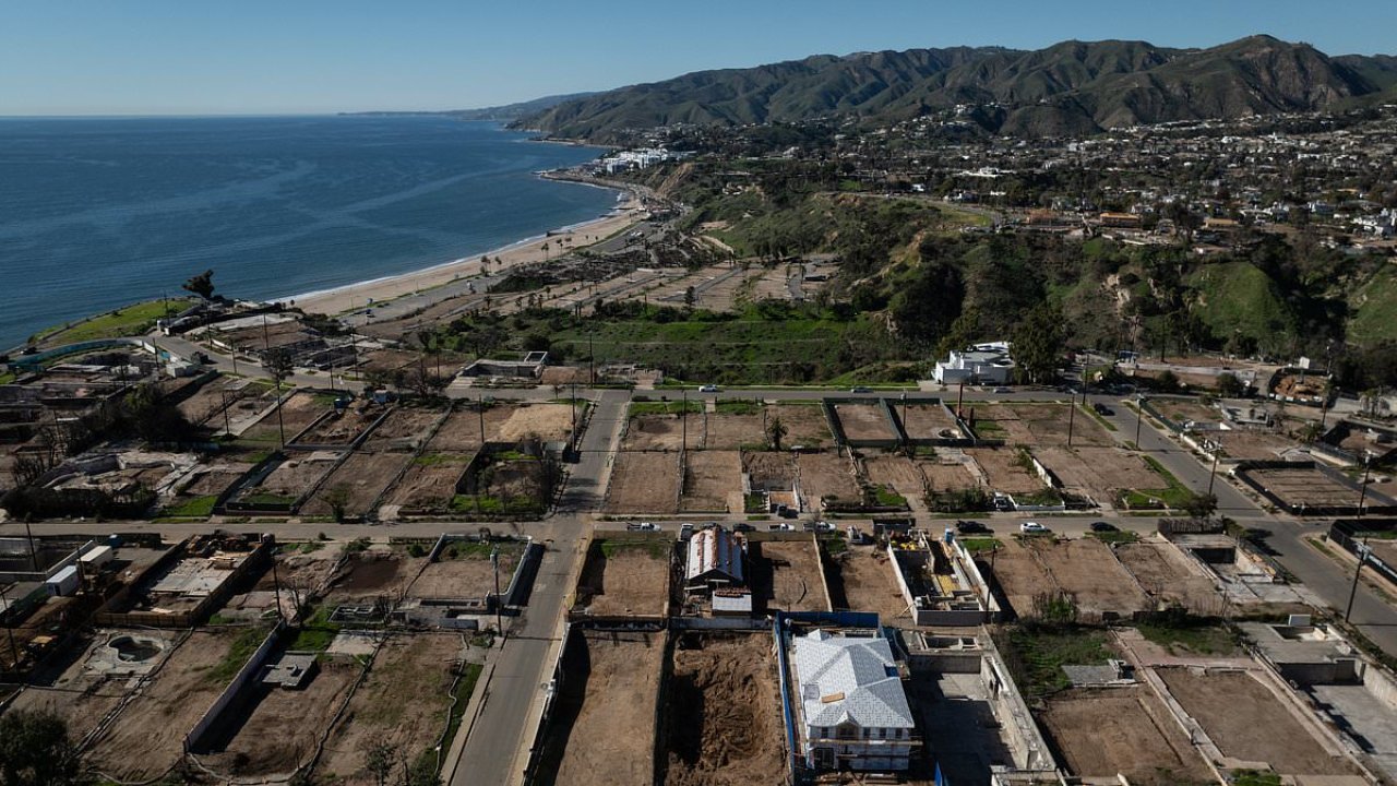 Why this enclave is still a ghost town a year after the LA wildfires ...